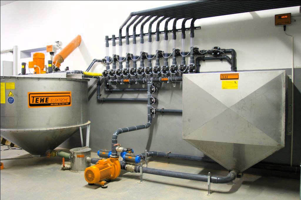 Liquid sensor feeding - Fütterungstechnik | TEWE